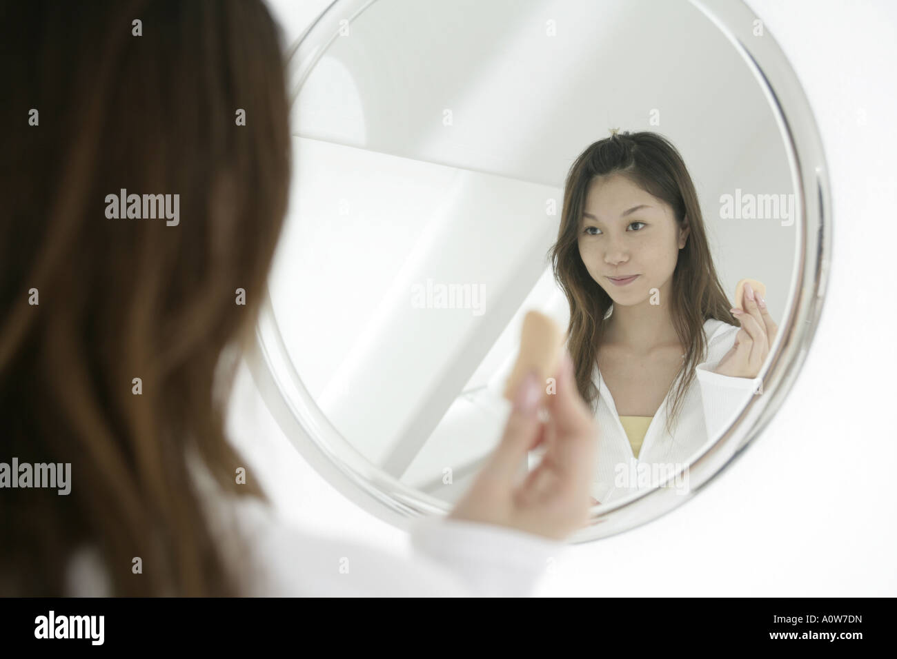 Woman holding powder puff hi-res stock photography and images - Alamy