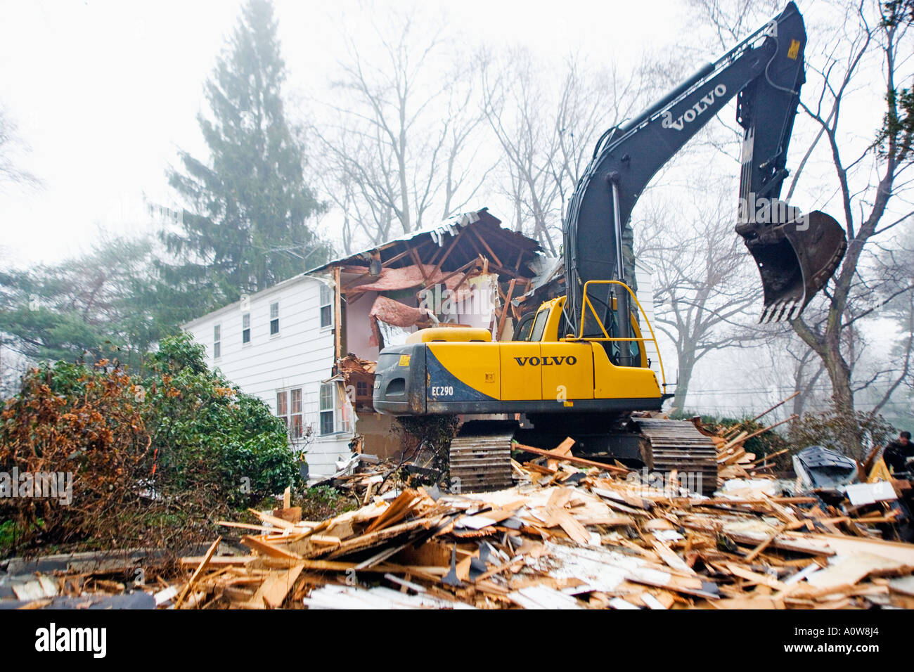 House being torn down hi-res stock photography and images - Alamy