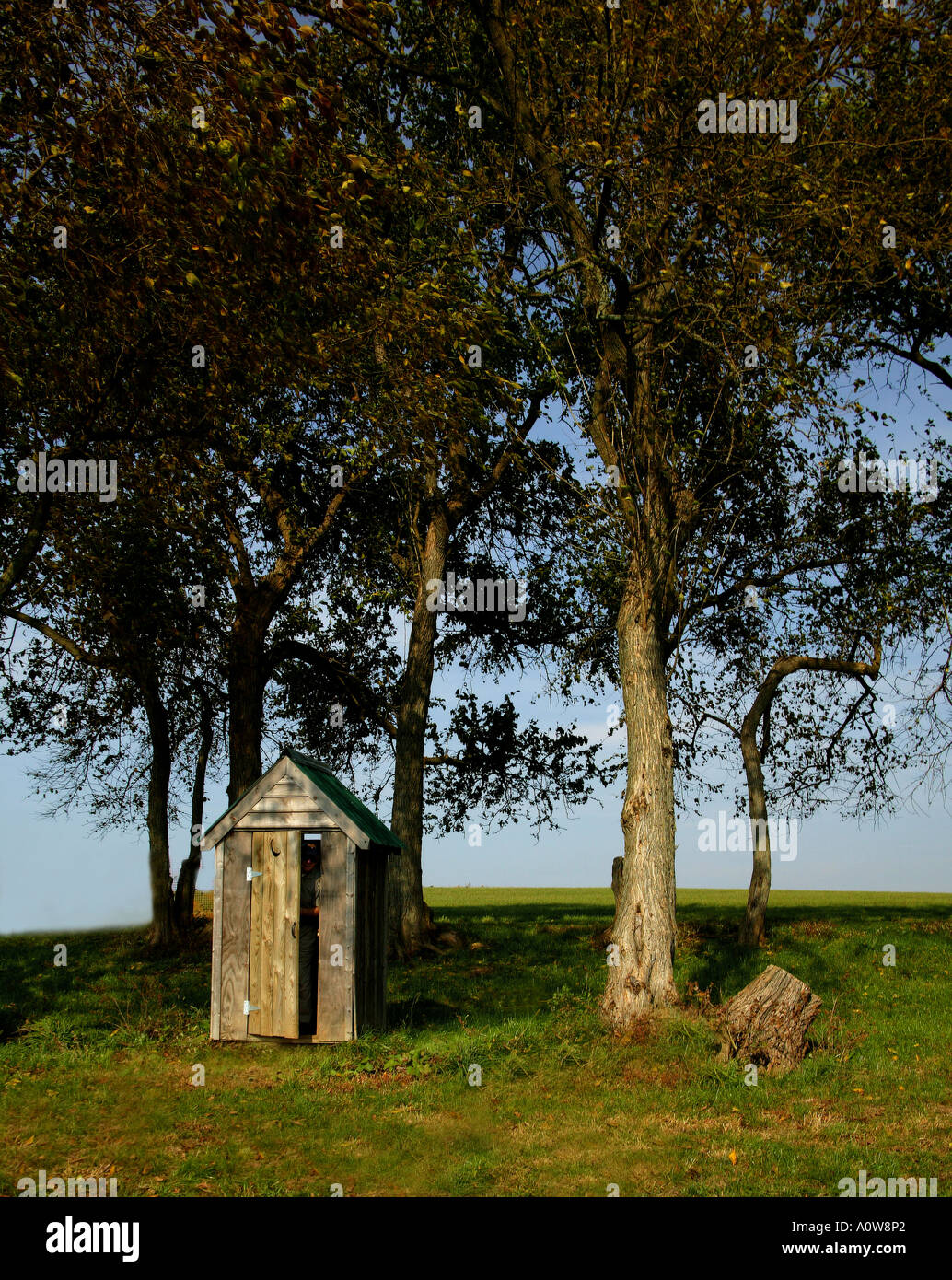 Country outhouse hi-res stock photography and images - Alamy