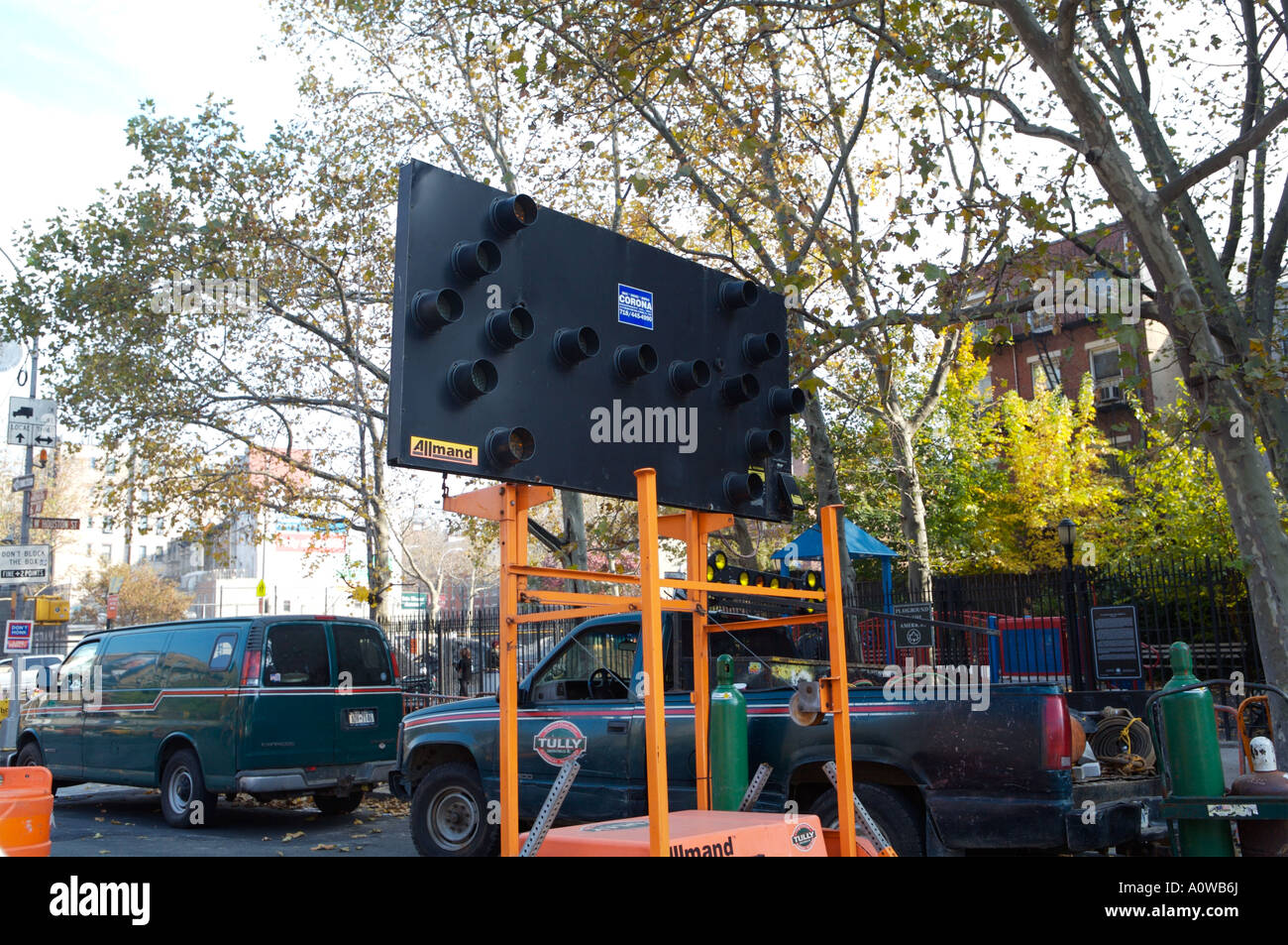 Construction sign in Manhattan, New York Stock Photo - Alamy