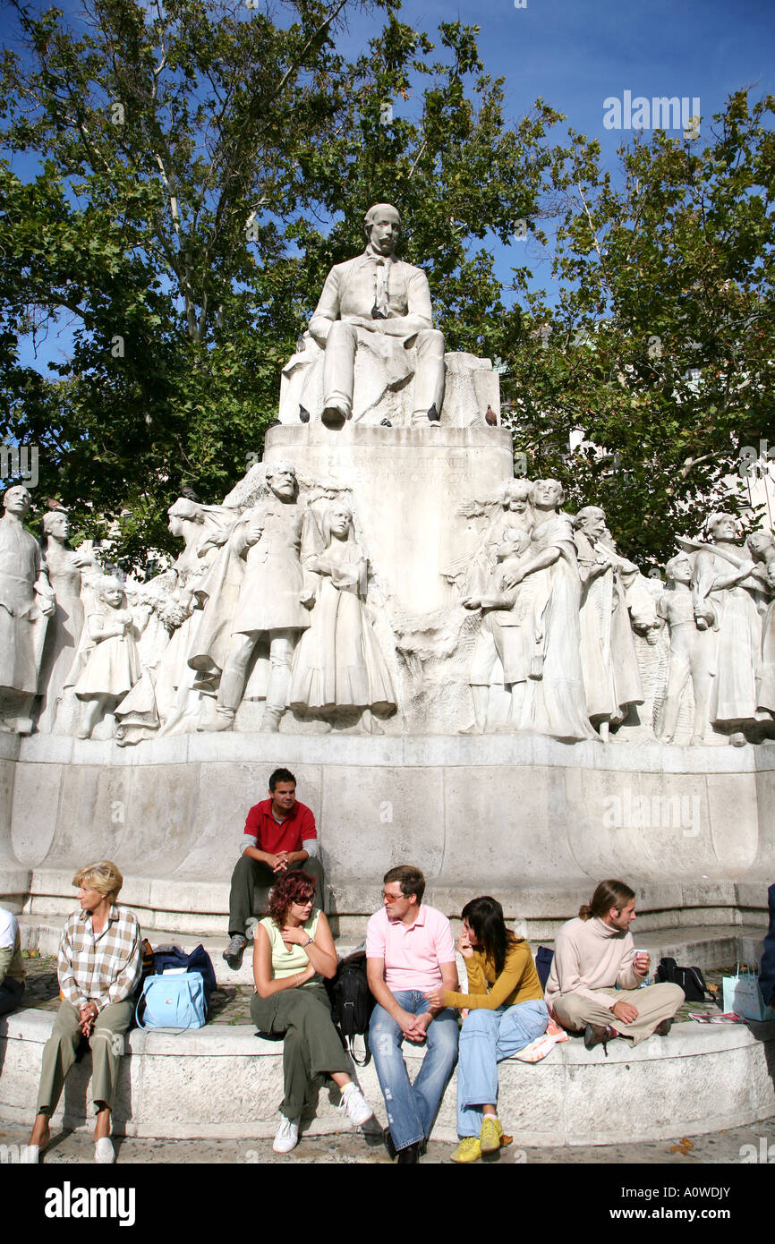 Statue and people Budapest Hungary Stock Photo - Alamy