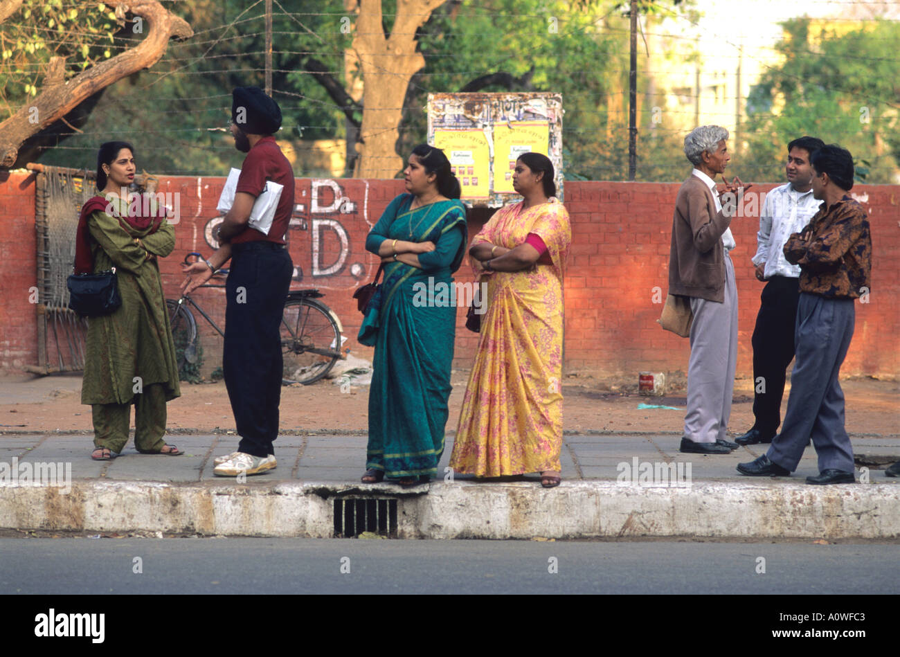 Indians waiting at a bus stop in Delhi India Stock Photo: 1875906 - Alamy