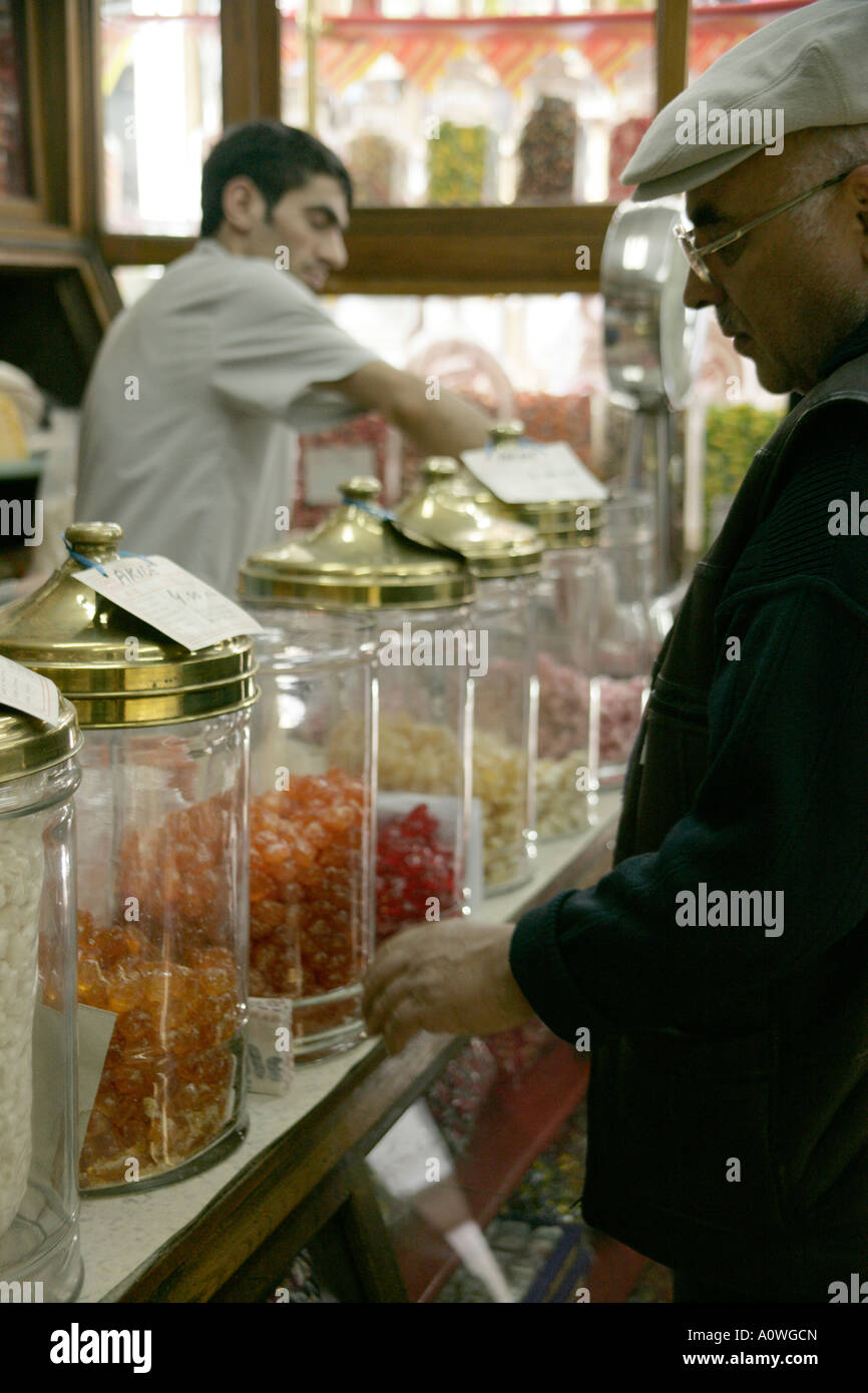 TRADITIONAL SWEETIE SHOP, ISTANBUL, TURKEY Stock Photo - Alamy