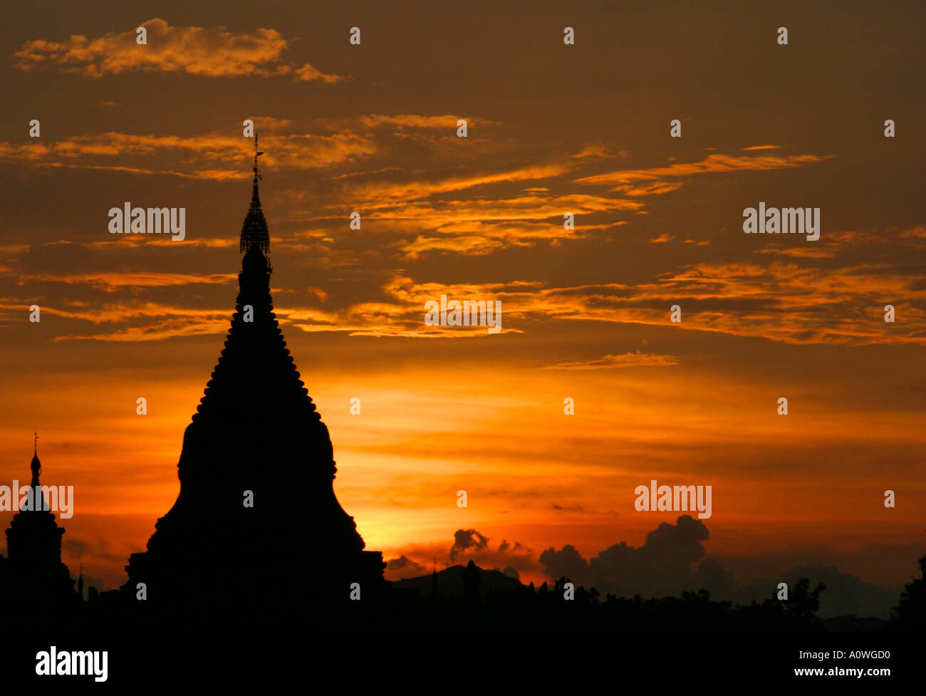 sunset at the bagan temples Stock Photo - Alamy