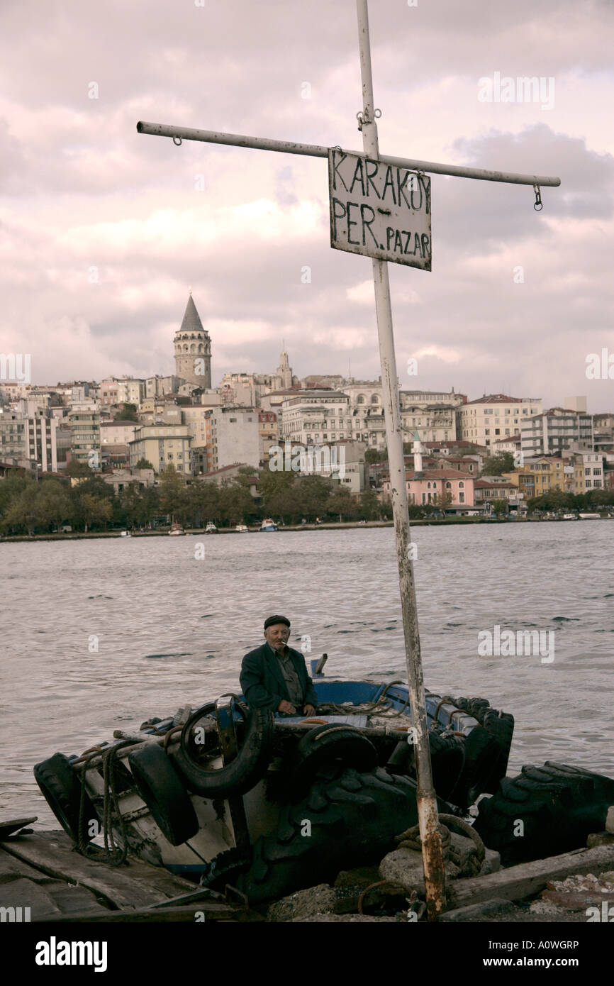BOAT MAN SERVING THE GOLDEN HORN, ISTANBUL, TURKEY Stock Photo - Alamy