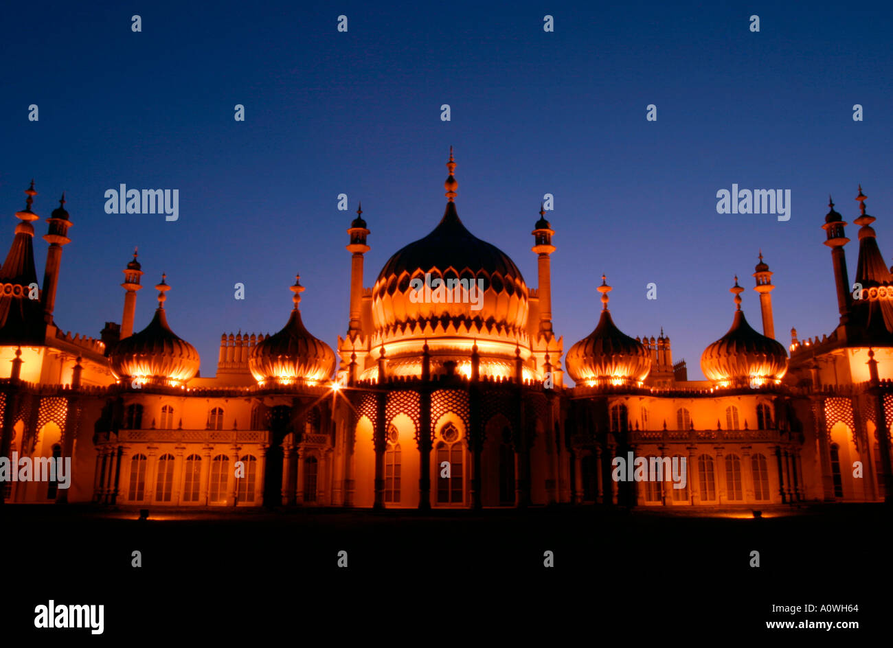 the brighton pavillion at night Stock Photo - Alamy