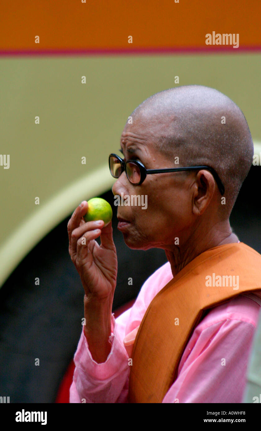 Female monk hi-res stock photography and images - Alamy