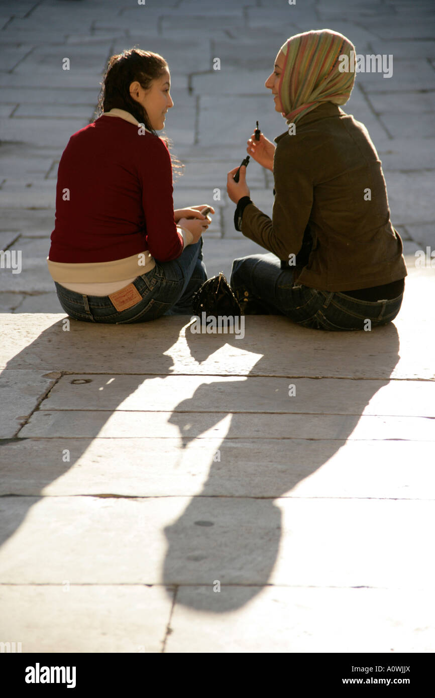 TEENAGE GIRLS, ISTANBUL, TURKEY Stock Photo - Alamy