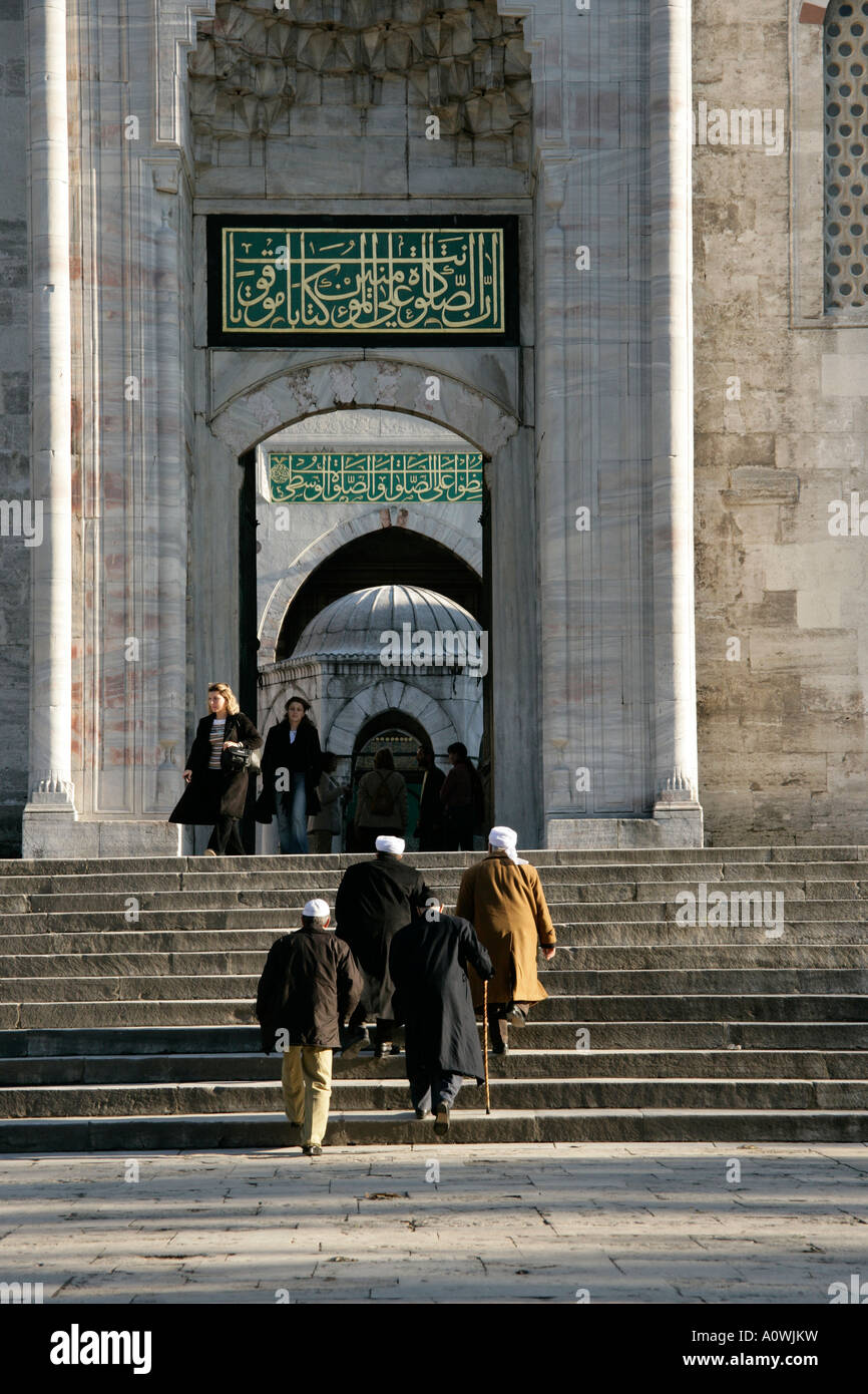 GOING TO PRAY AT THE BLUE MOSQUE, ISTANBUL, TURKEY Stock Photo - Alamy