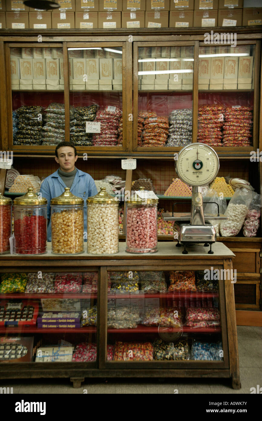 TRADITIONAL SWEETIE SHOP, ISTANBUL, TURKEY Stock Photo - Alamy