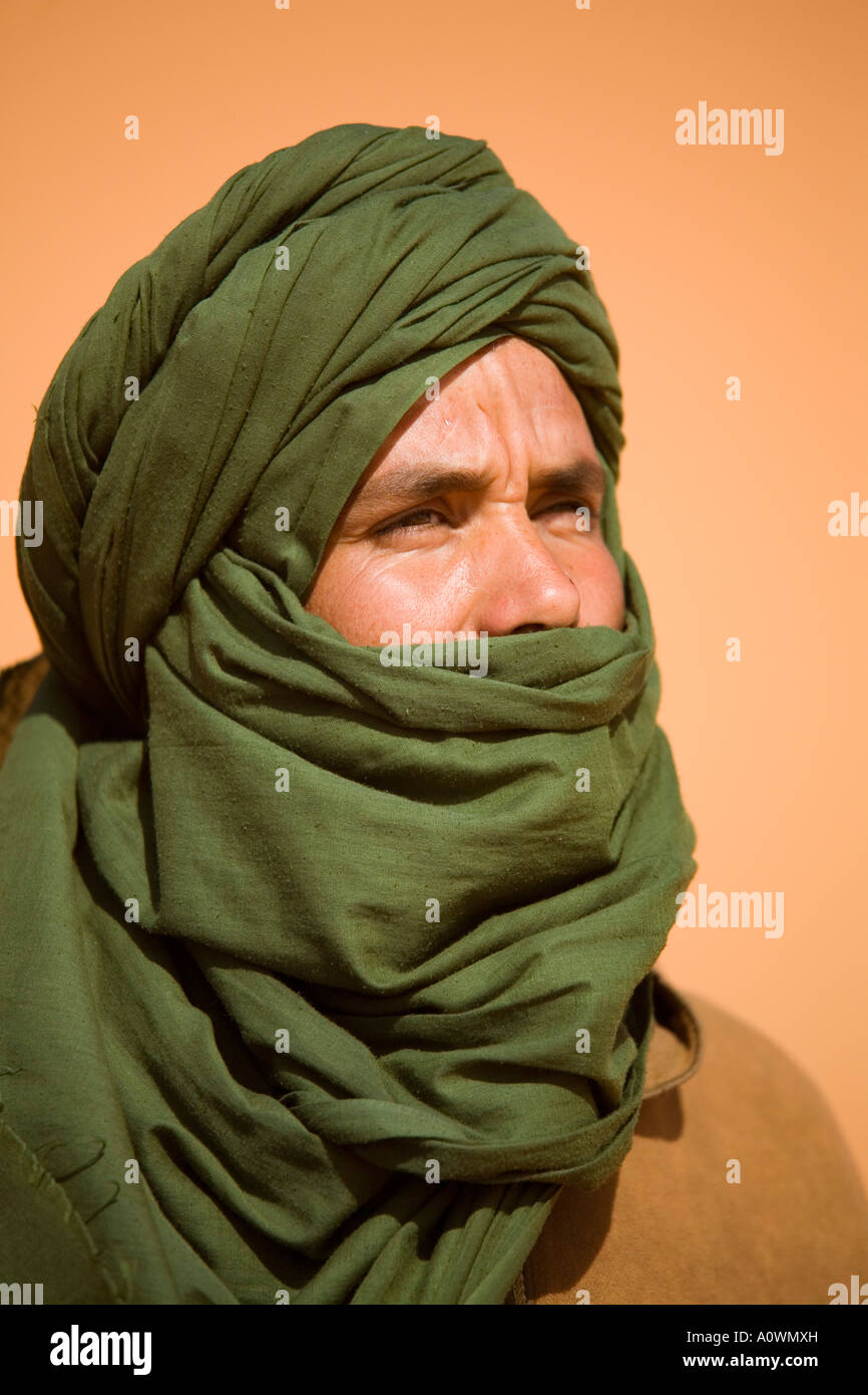 Berber man in blue robe hi-res stock photography and images - Alamy