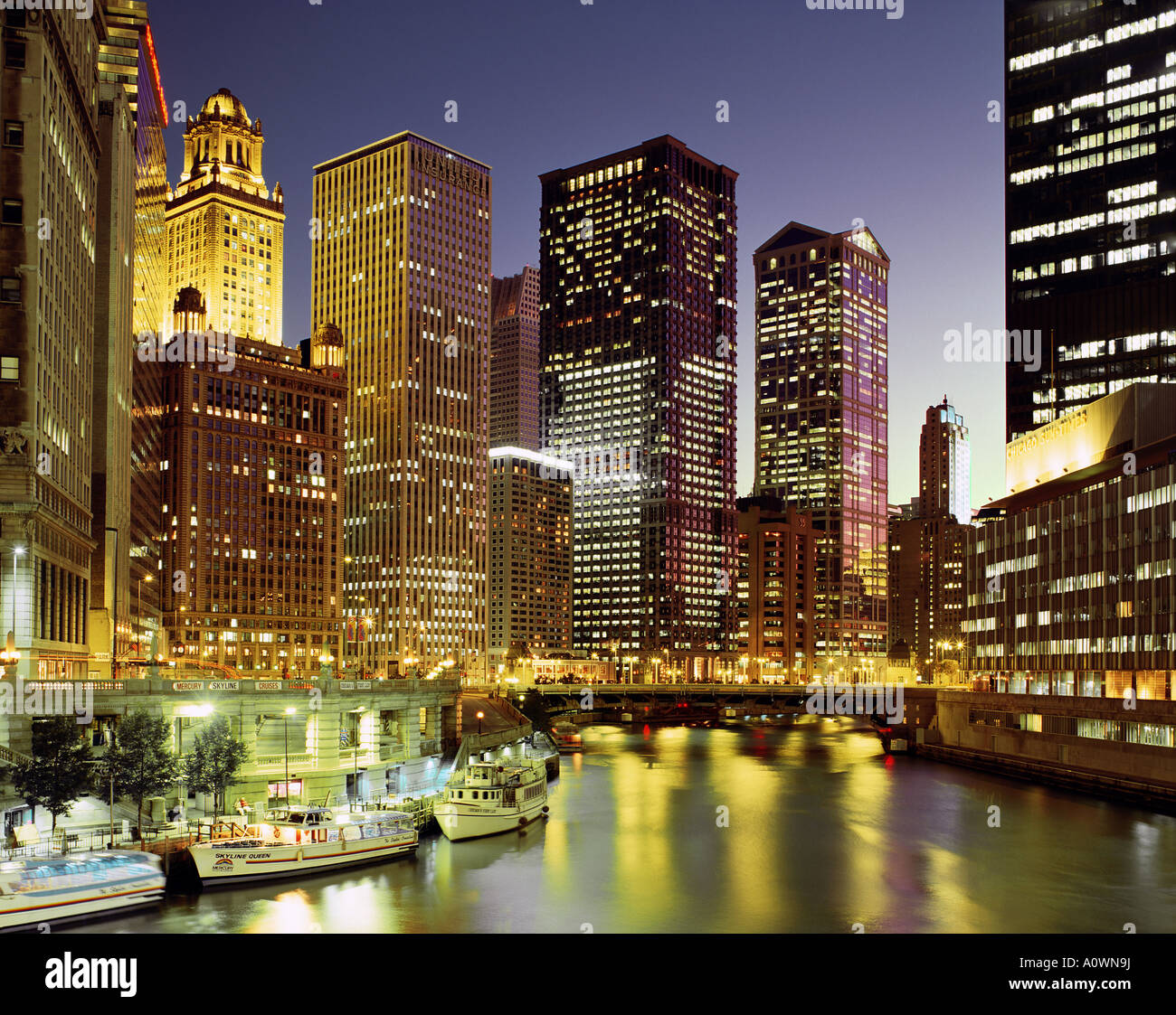 USA ILLINOIS CHICAGO CHICAGO RIVER WACKER DRIVE Stock Photo - Alamy