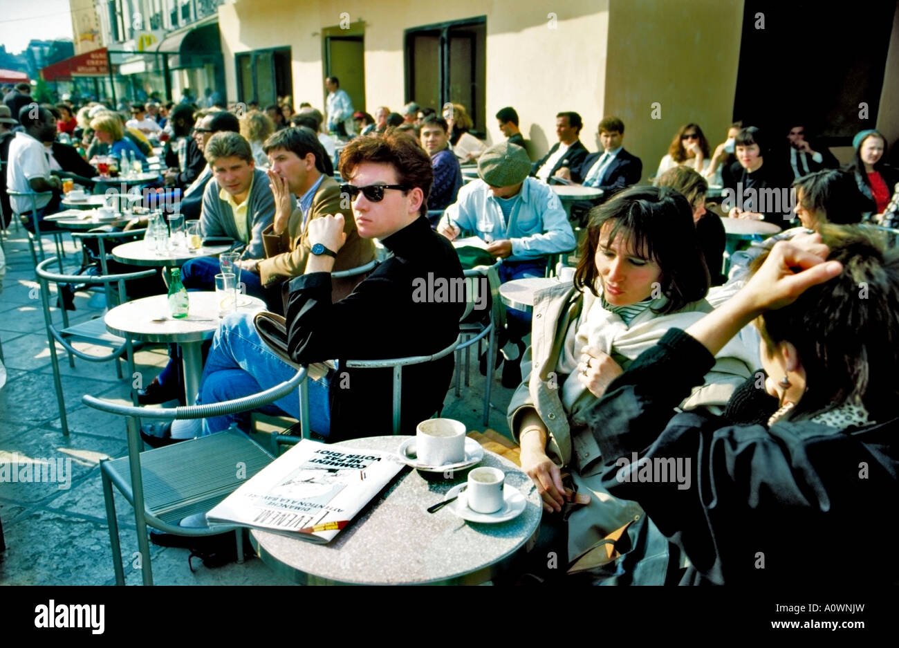 Drinks pub 1990s hi-res stock photography and images - Alamy