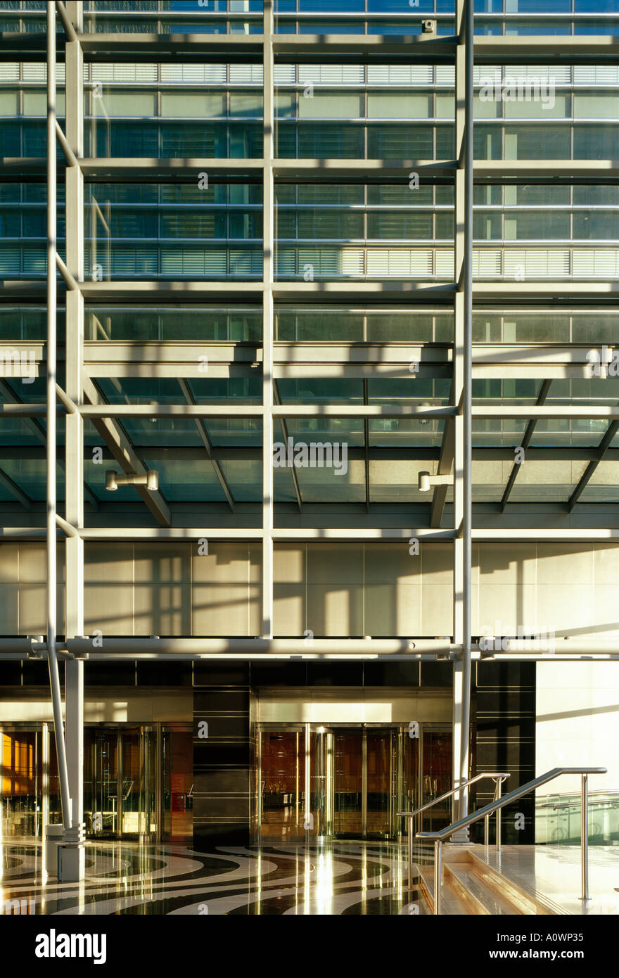 Canary wharf docklands london atrium hi-res stock photography and ...