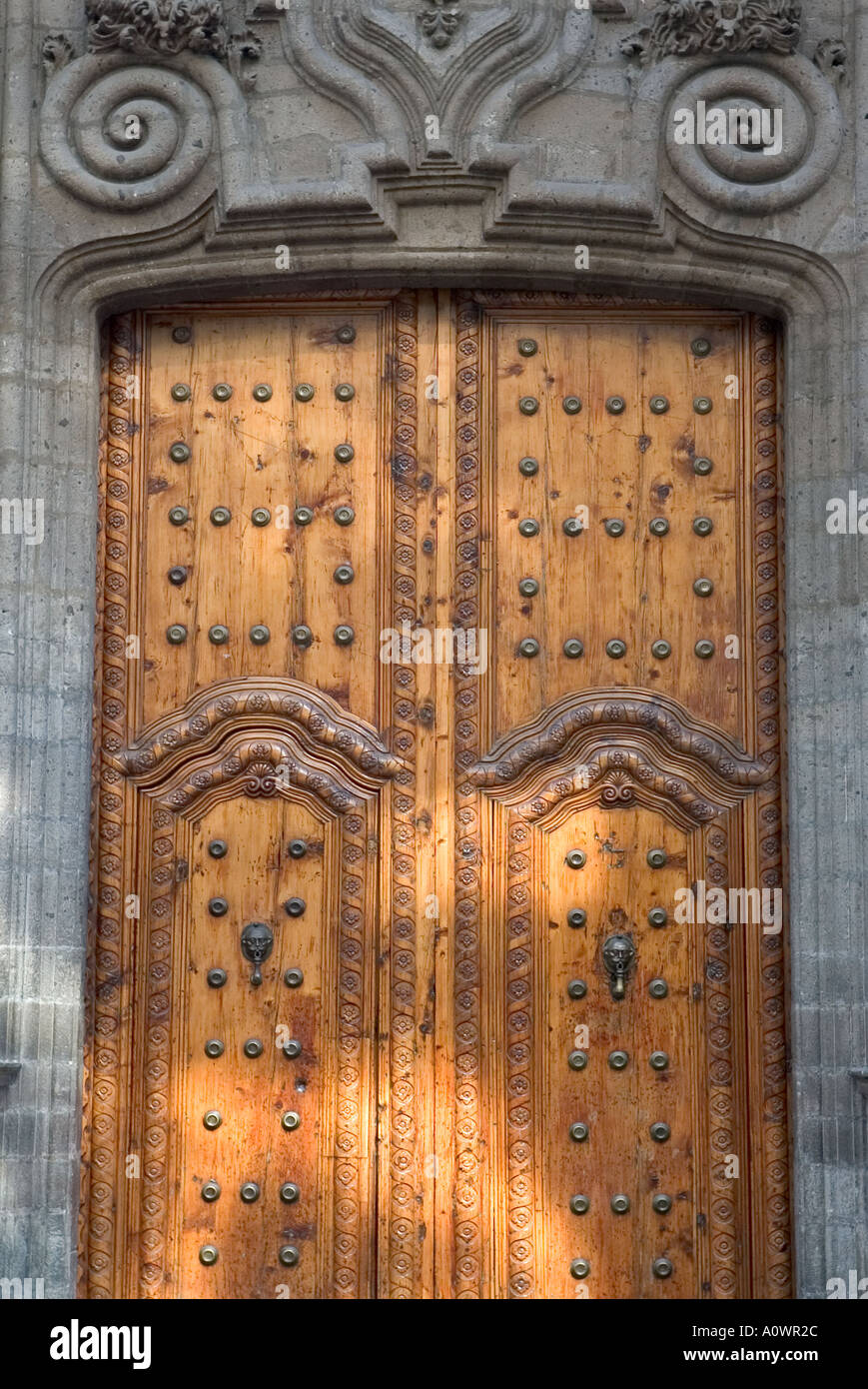 Engraved doorway hi-res stock photography and images - Alamy