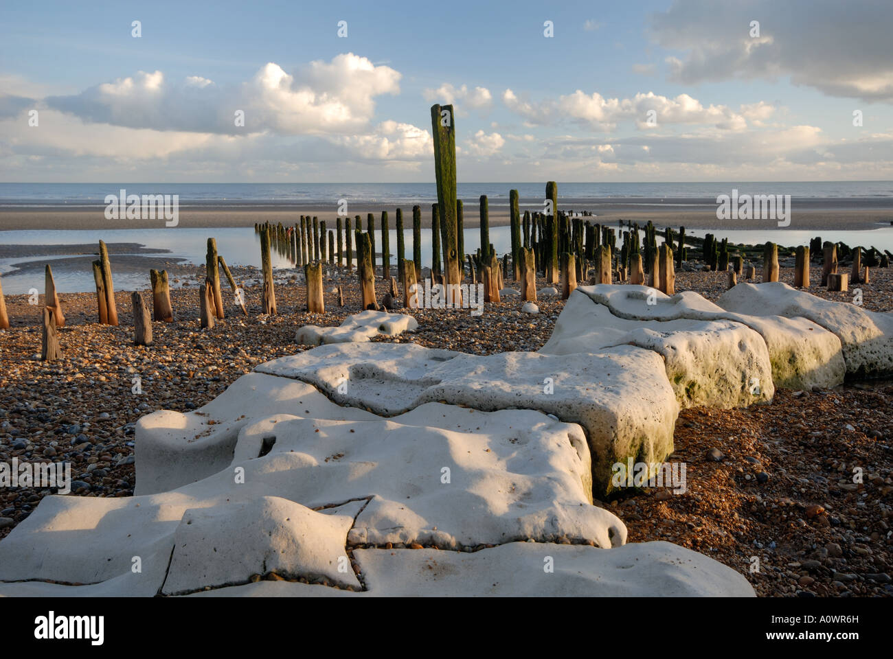 Sea defences at Winchelsea Beach, East Sussex at low tide Stock Photo ...