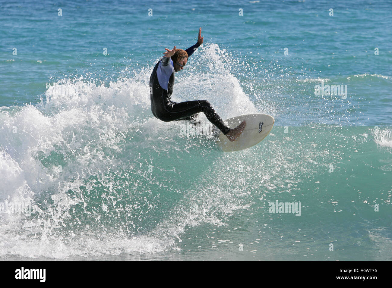 Carving big wave hi-res stock photography and images - Alamy
