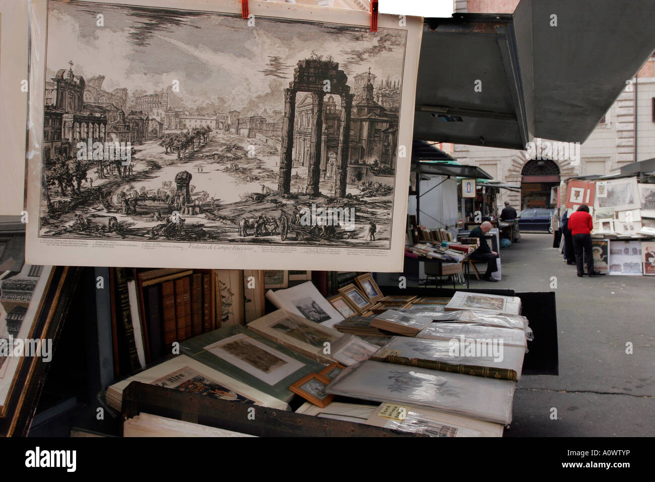 Rome market antiques hi-res stock photography and images - Alamy