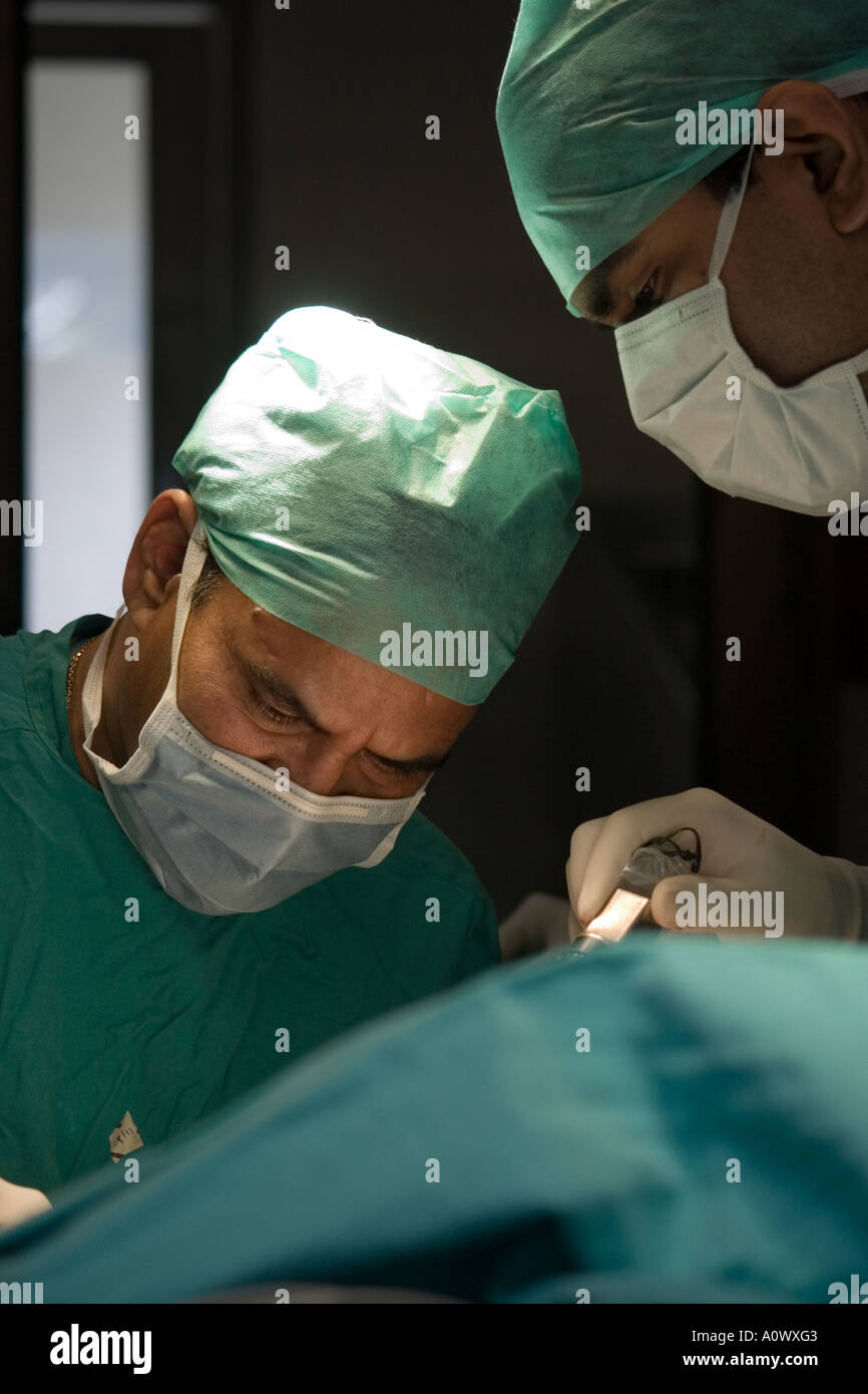 Surgeons performing surgery Stock Photo - Alamy