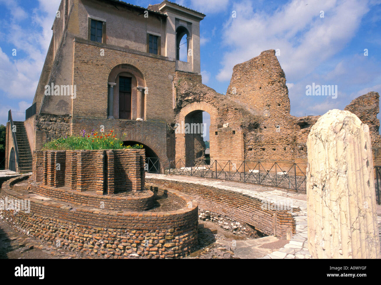 Roman ruins rome hi-res stock photography and images - Alamy
