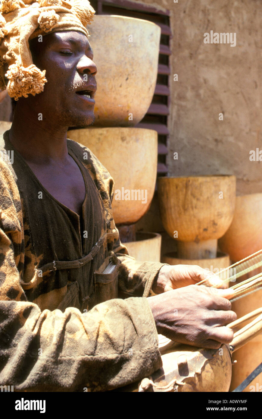 Mali africa instrument hi-res stock photography and images - Alamy