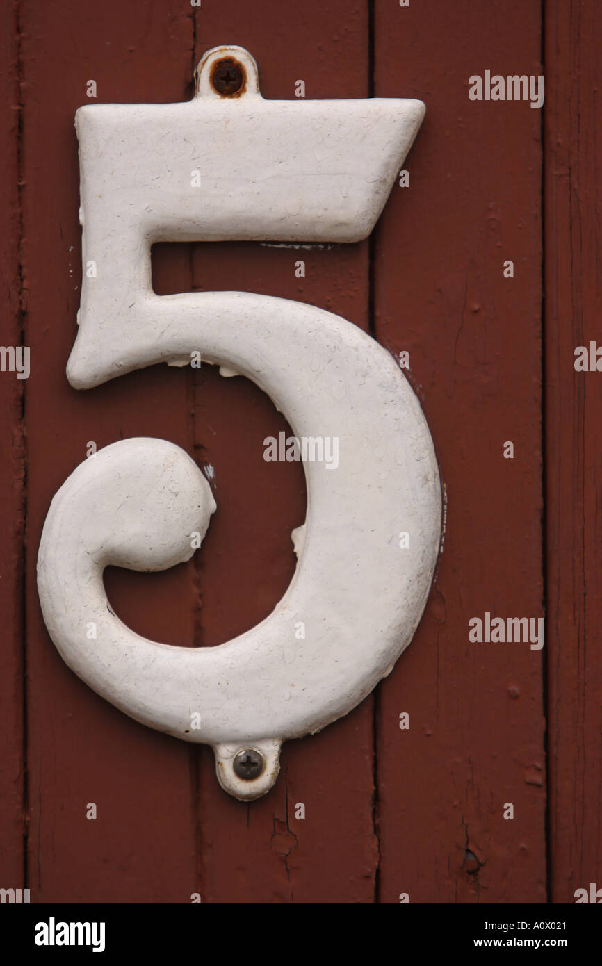 House number 5 painted sign hi-res stock photography and images - Alamy