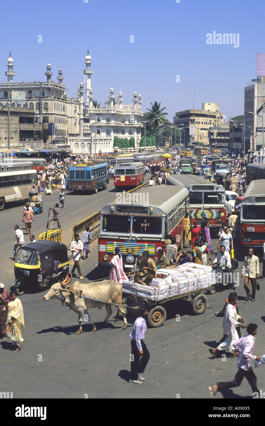 Crowded street in bangalore hi-res stock photography and images - Alamy