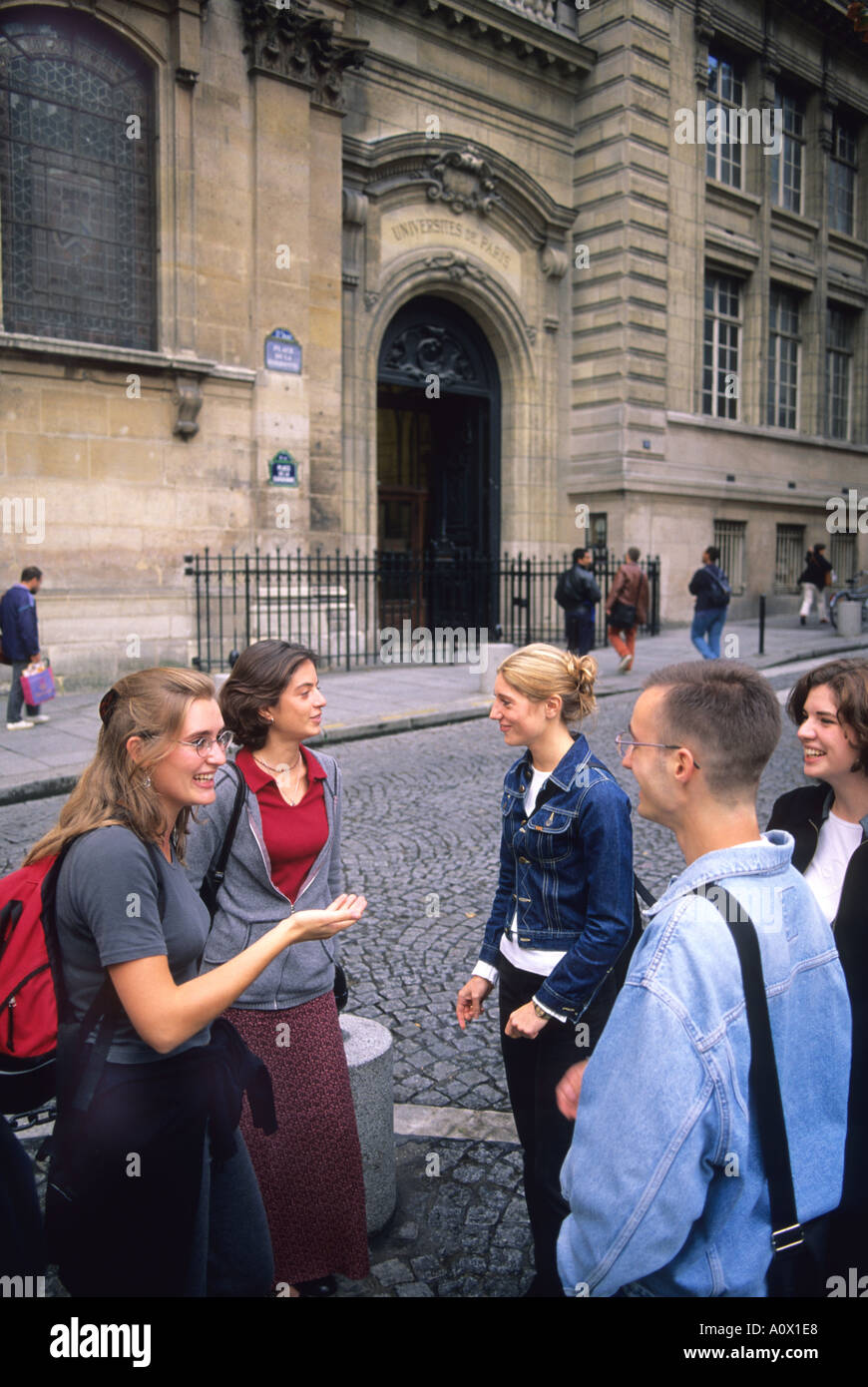 College students in paris hi-res stock photography and images - Alamy