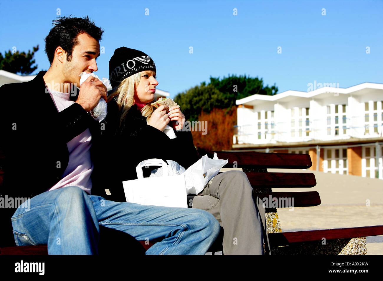 Young Couple Eating Lunch Models Released Stock Photo - Alamy