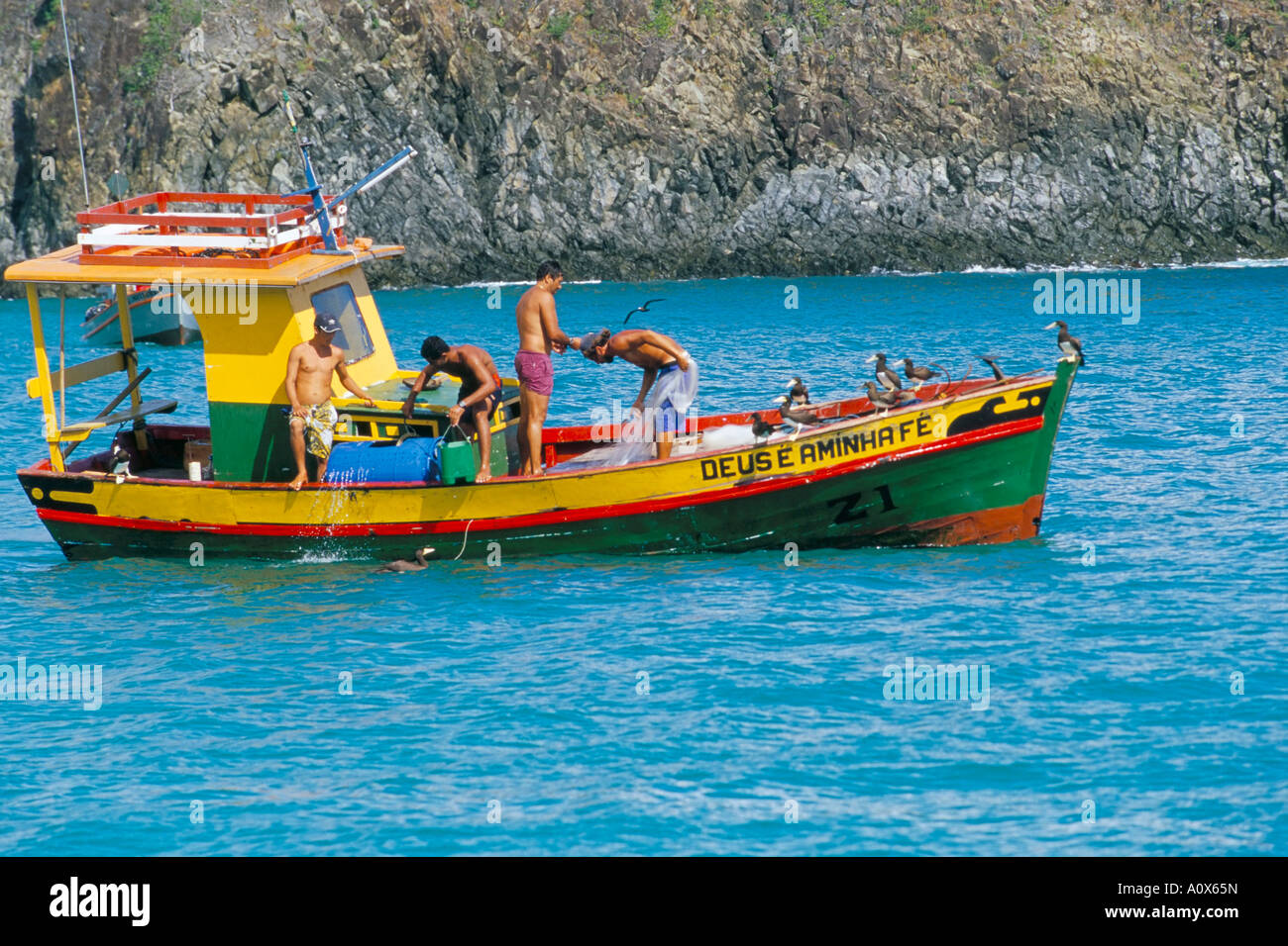 Fishermen on fishing boat Parque Nacional de Fernando de Norohna ...