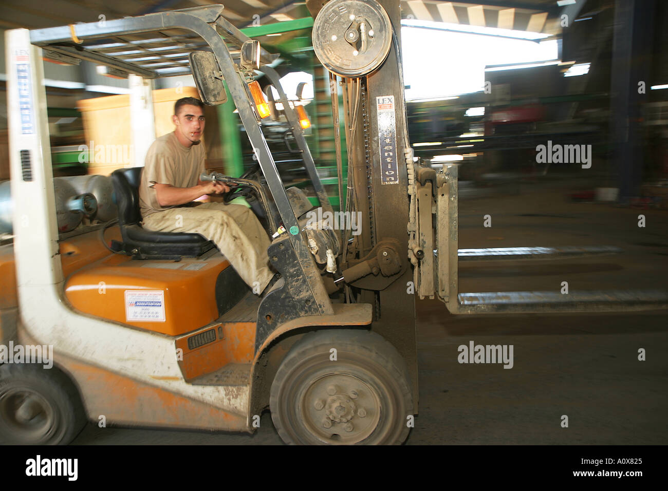 Lifting crates hi-res stock photography and images - Alamy
