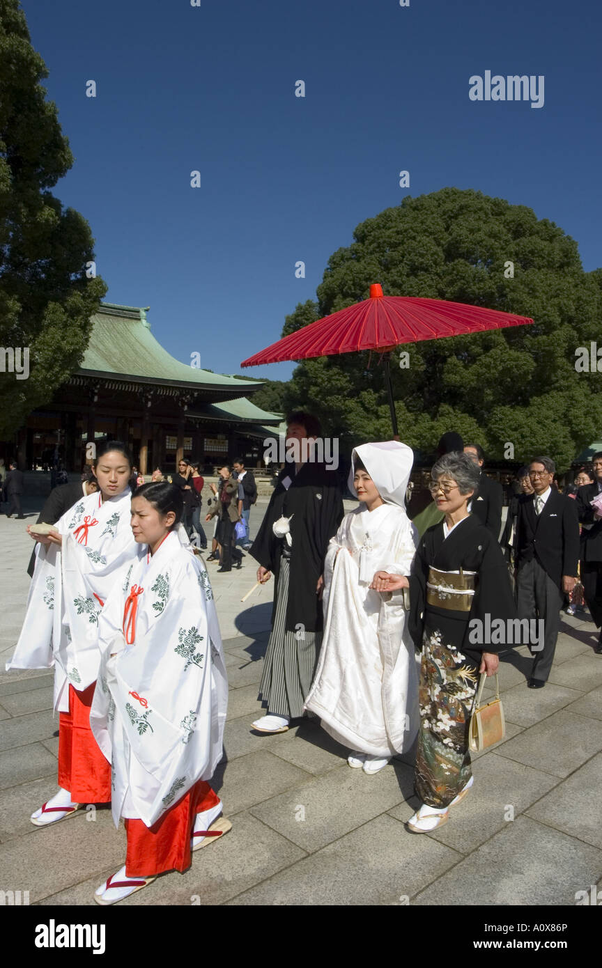 Japanese wedding procession hi-res stock photography and images - Alamy