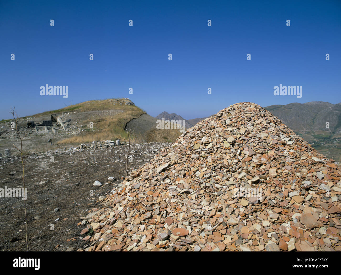 Broken vases hi-res stock photography and images - Alamy