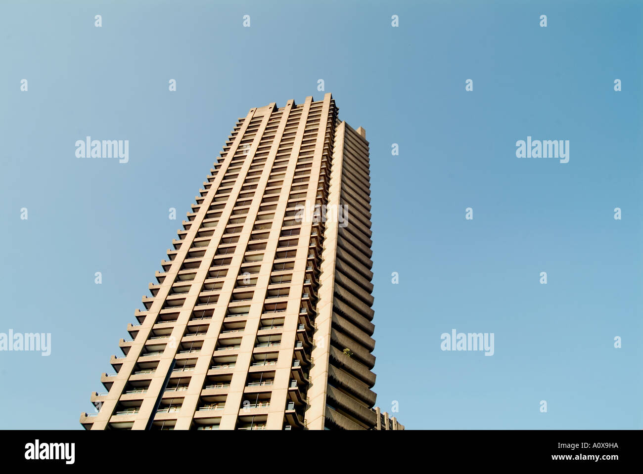 tall sky scraper building Stock Photo - Alamy