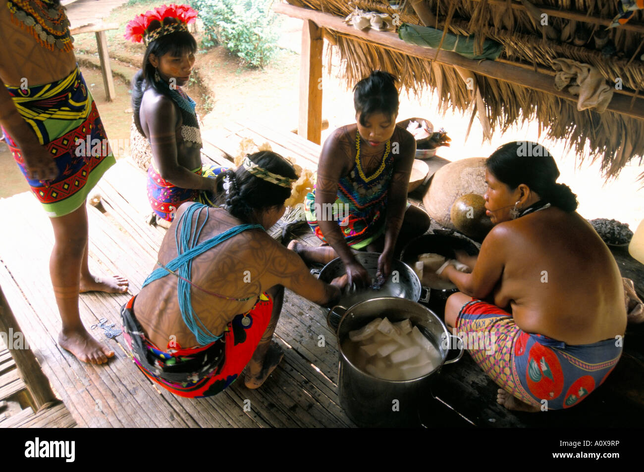 Panama indigenous tribes hi-res stock photography and images - Alamy