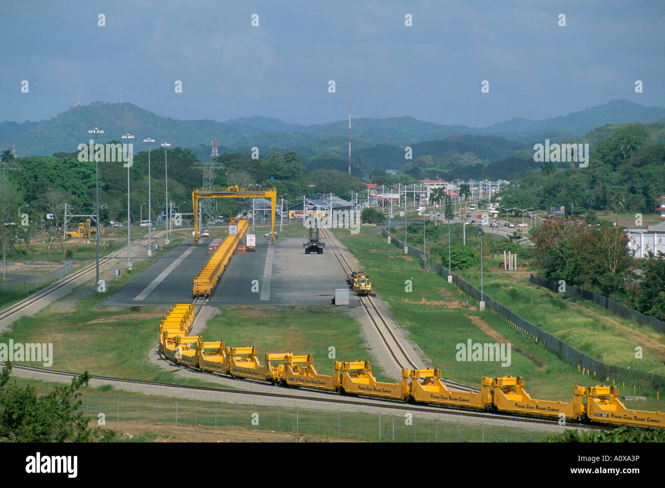 Canal railway hi-res stock photography and images - Alamy