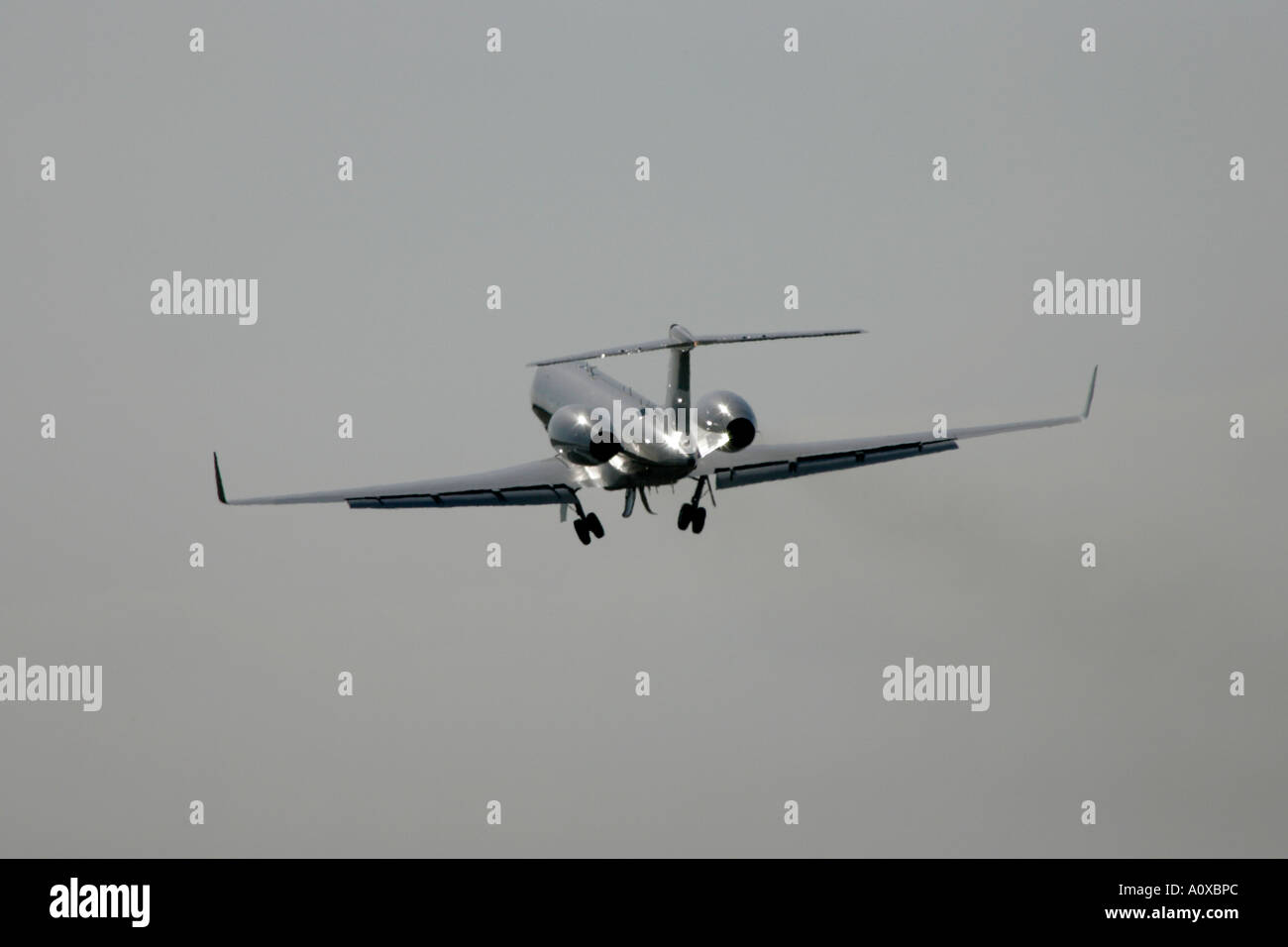 Gulfstream G450 takes off retracting undercarriage RIAT 2005 RAF ...