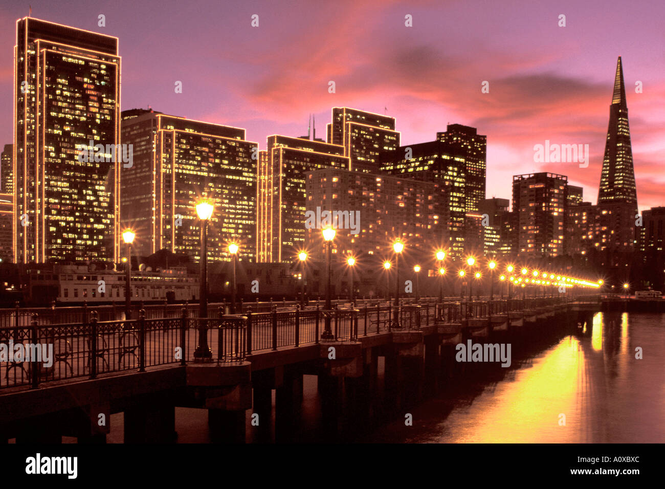 Embarcadero Financial district along the San Francisco waterfront and ...
