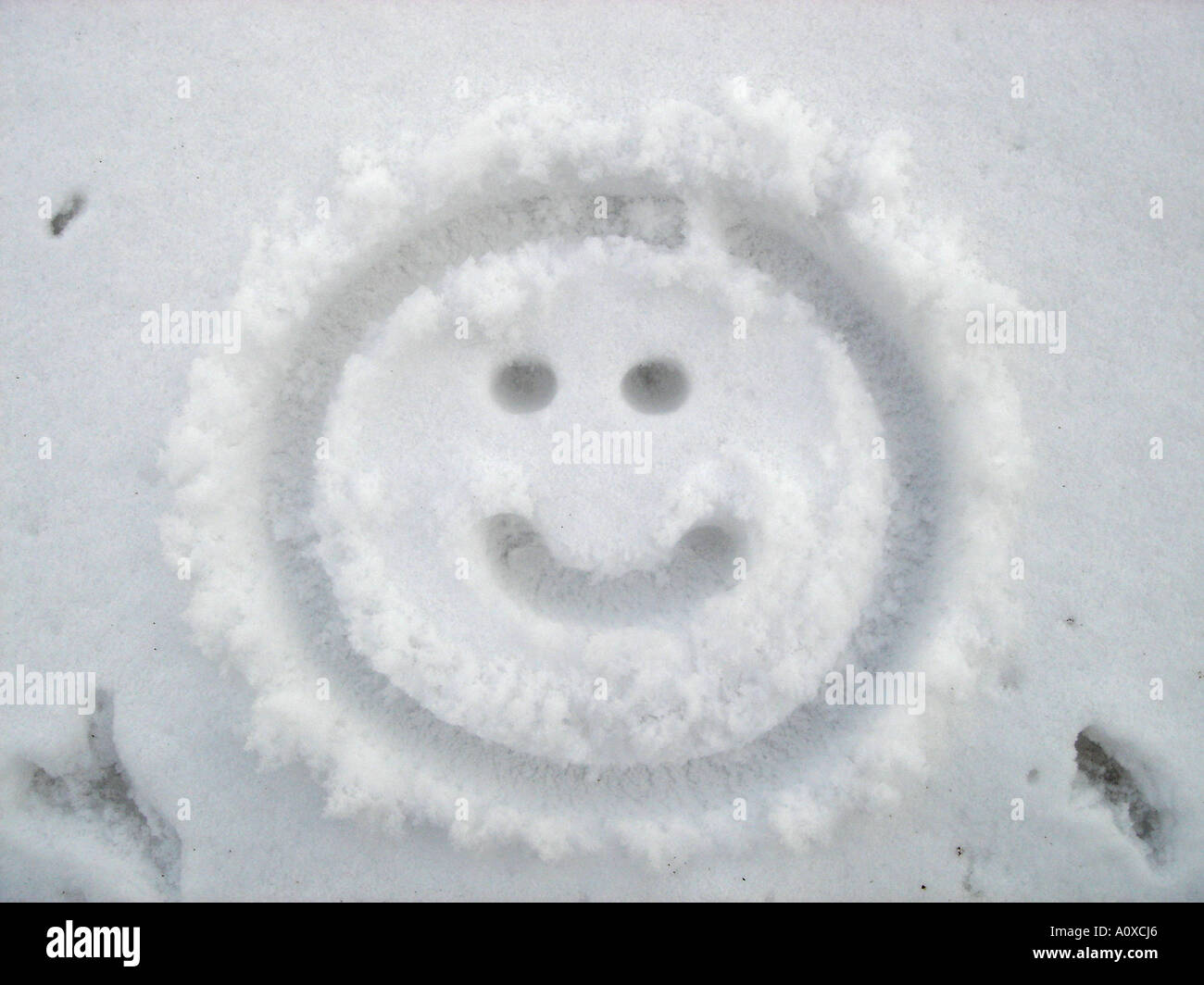 Smiley face drawn on snow hi-res stock photography and images - Alamy