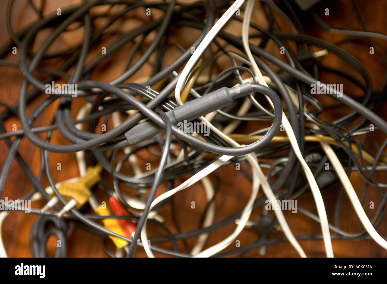 Knotted cables hi-res stock photography and images - Alamy