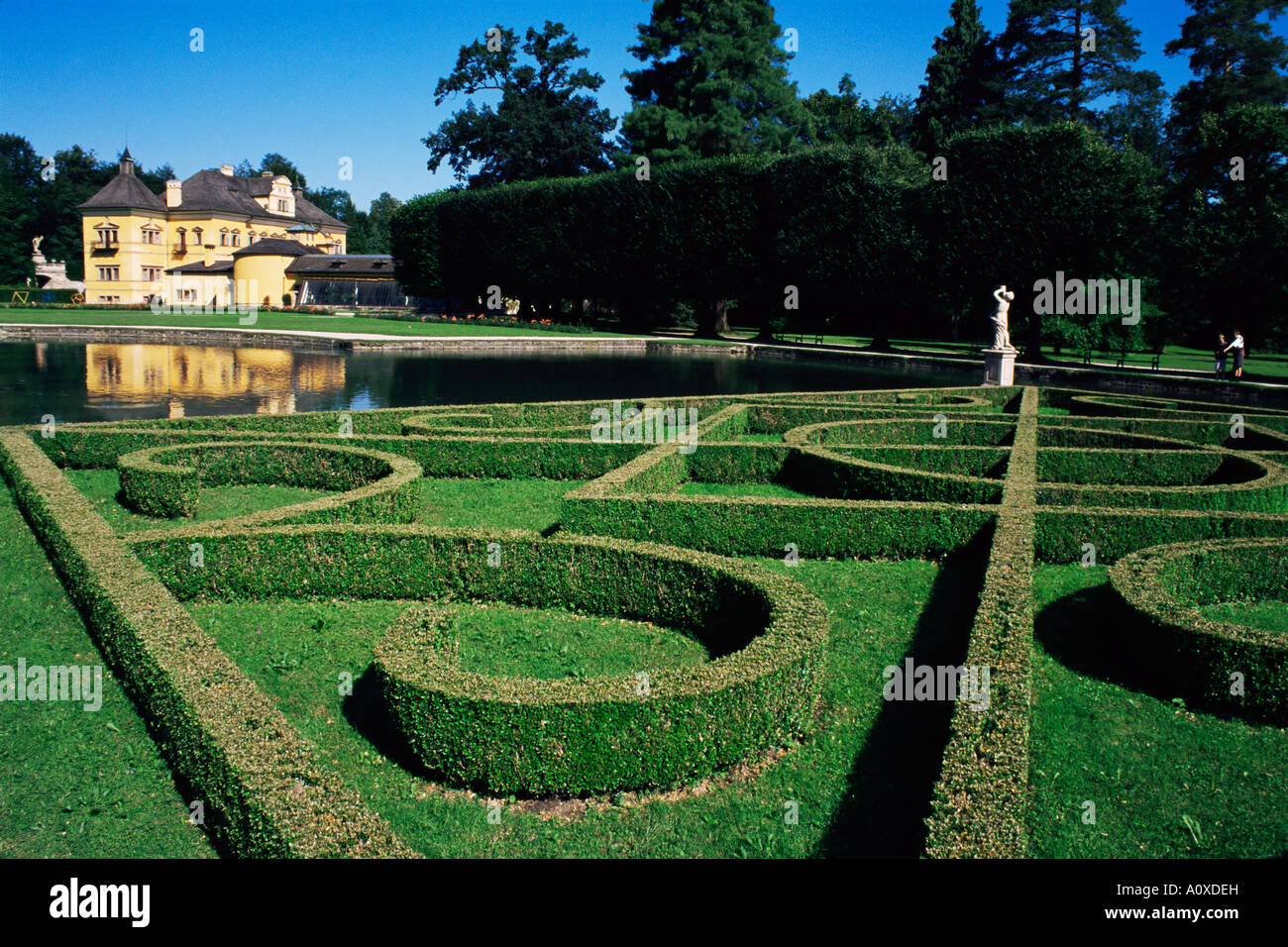 Curved hedges hi-res stock photography and images - Alamy