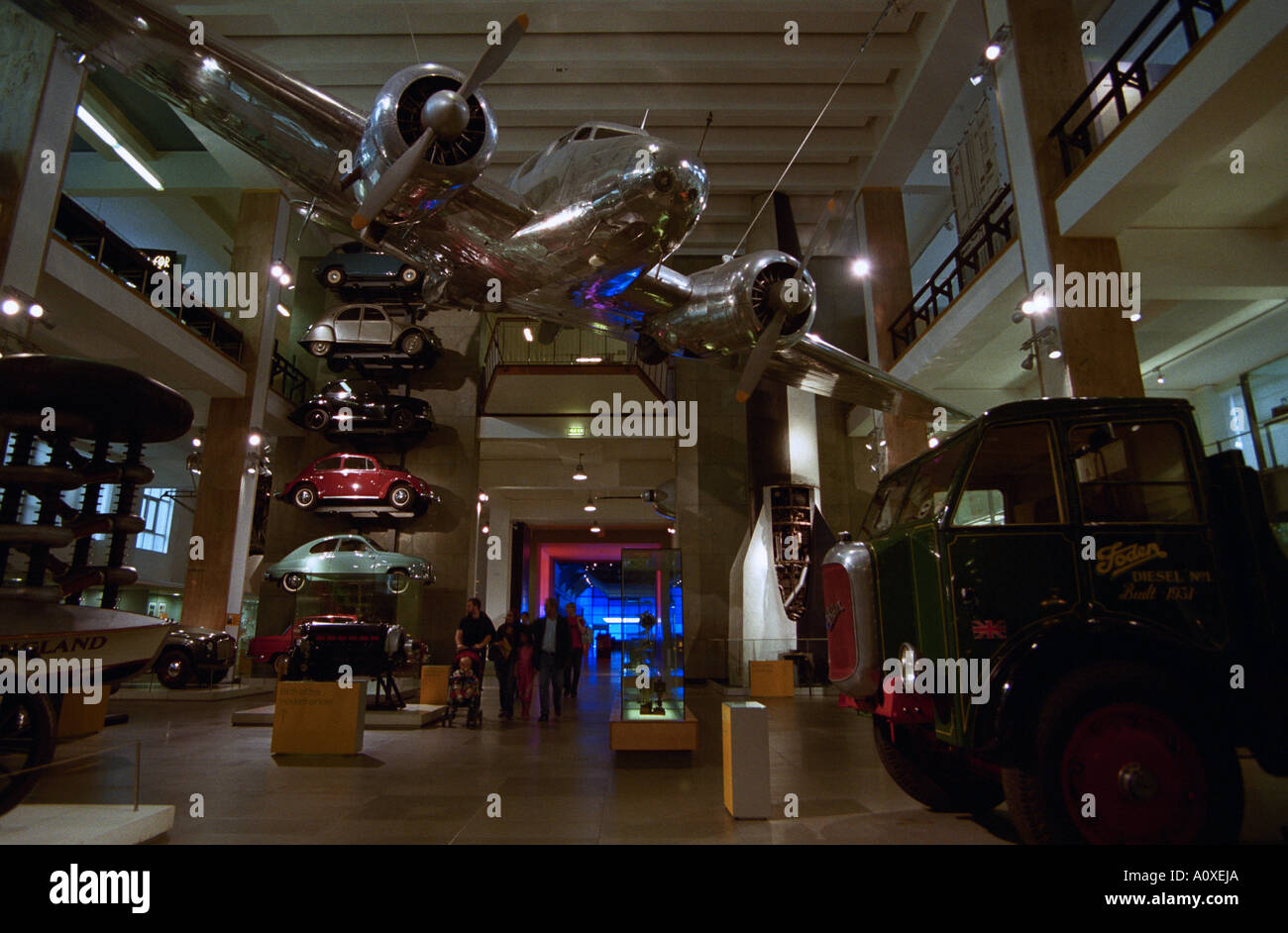 London uk cars airplanes car hi-res stock photography and images - Alamy