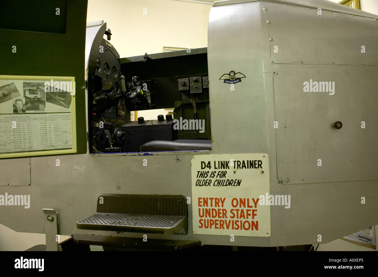 Link trainer hi-res stock photography and images - Alamy