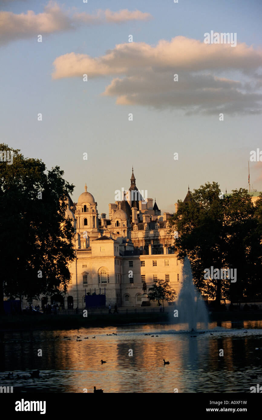 St james park london england hi-res stock photography and images - Alamy