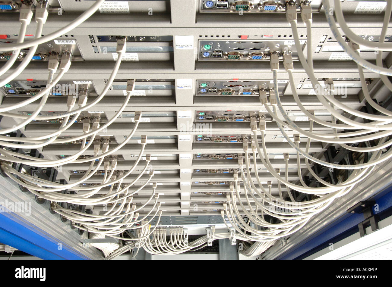 Grid computing hi-res stock photography and images - Alamy