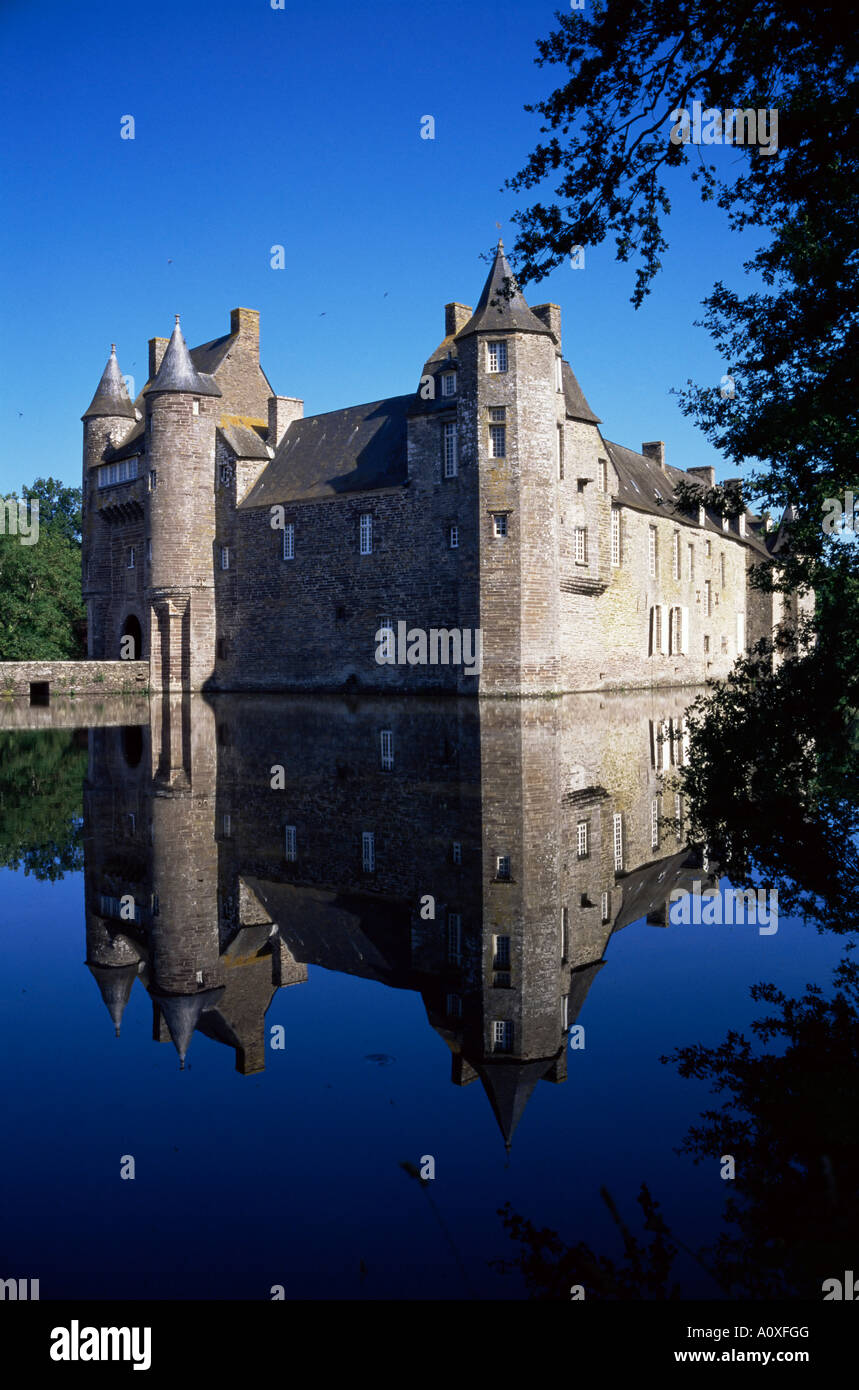 Trecesson chateau hi-res stock photography and images - Alamy