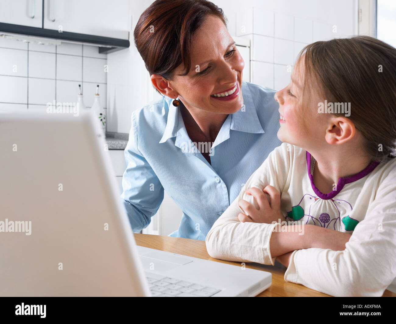 Mother and daughter with laptop computer Stock Photo - Alamy