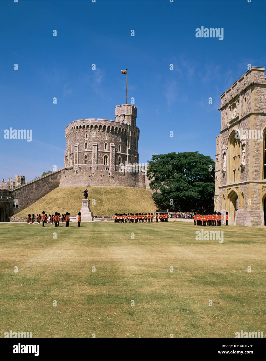 Quadrangle windsor castle hi-res stock photography and images - Alamy