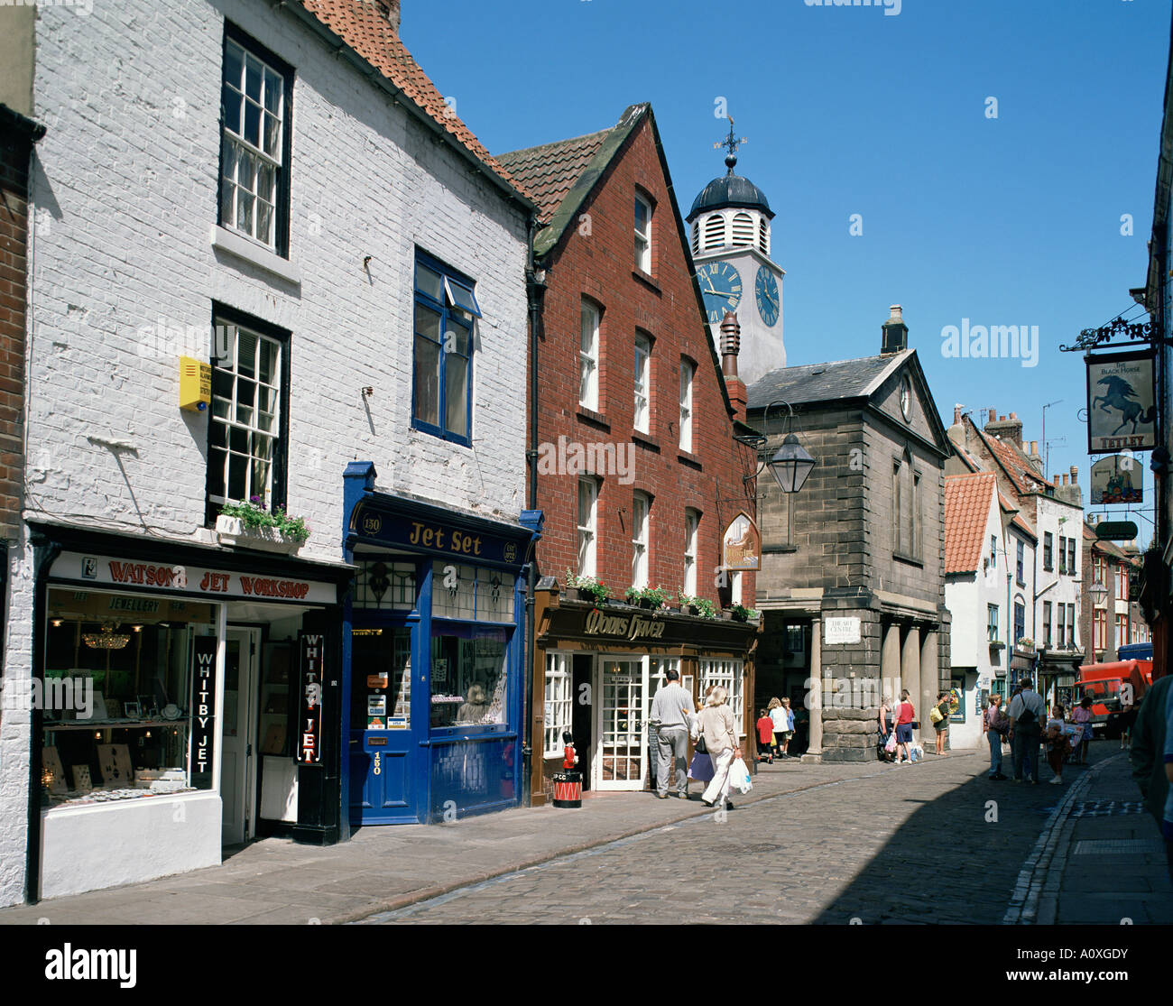 Whitby street scenes hi-res stock photography and images - Alamy