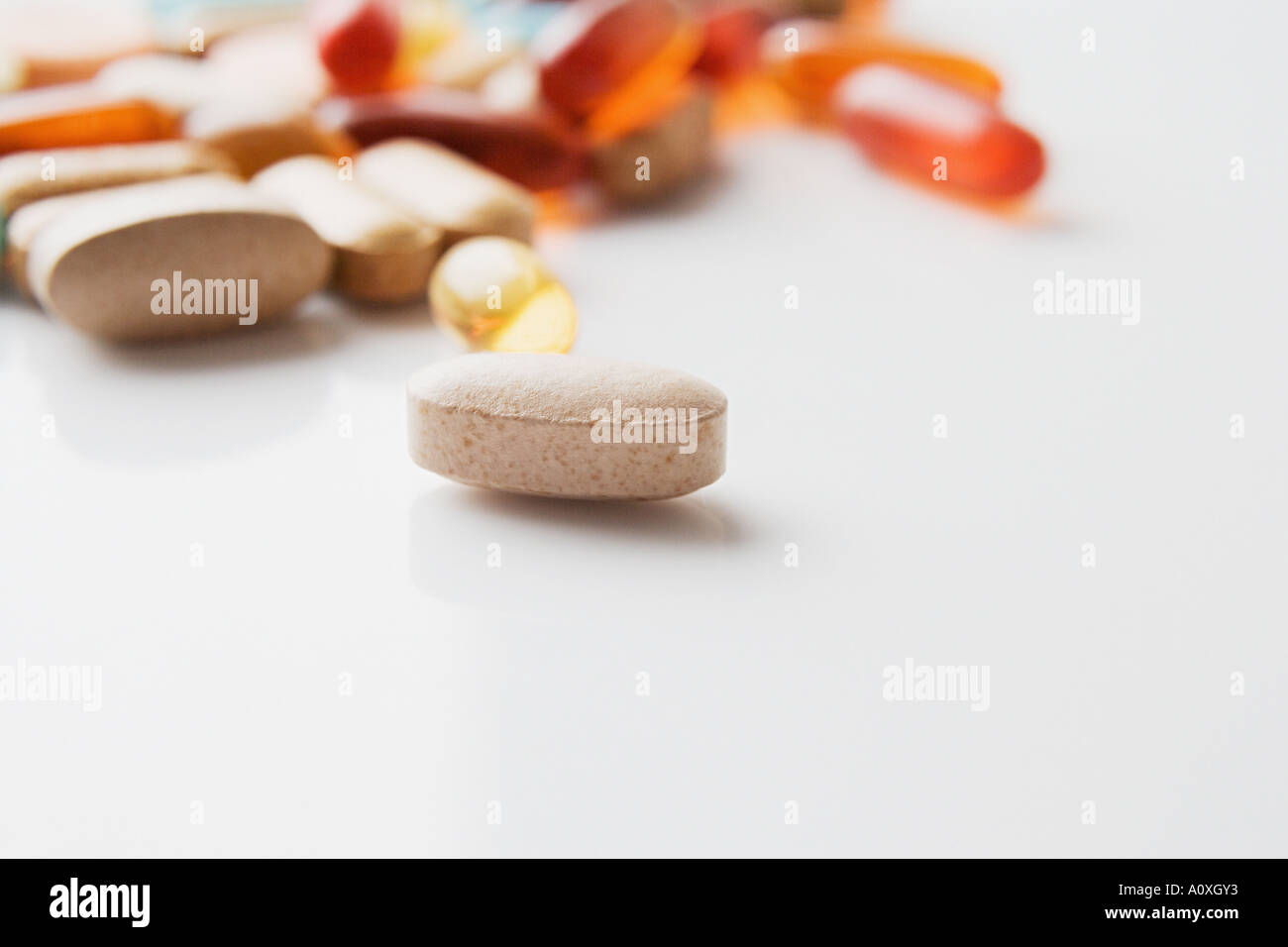 Pills capsules in medical hi-res stock photography and images - Alamy